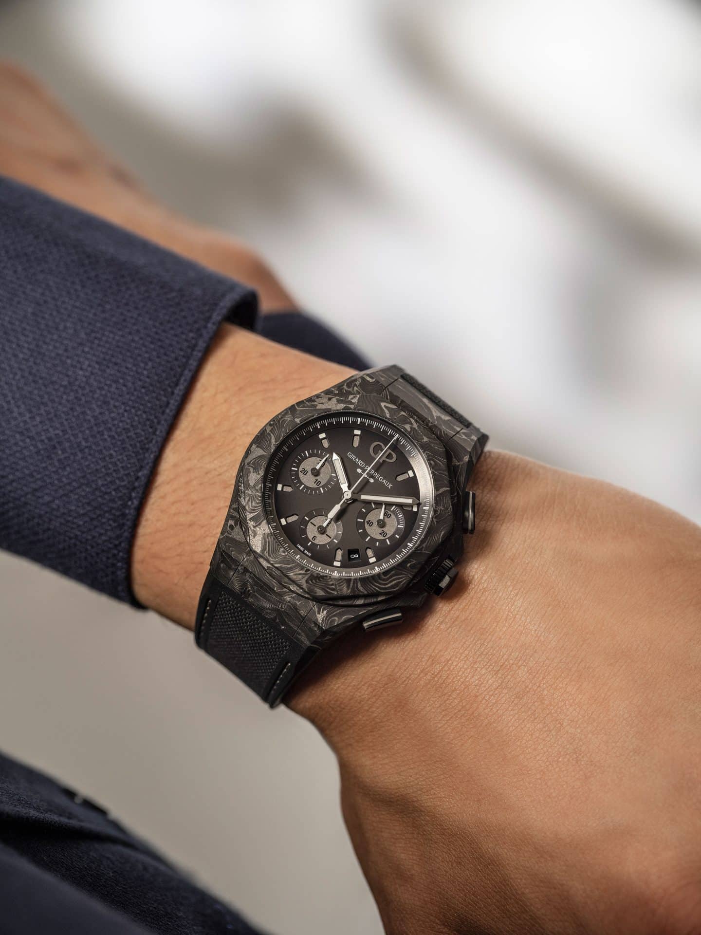 Laureato Absolute Cronógrafo 8Tech
